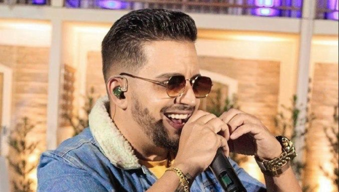 Cantor sertanejo Kleber morre aos 37 anos vítima da Covid-19 Cantor sertanejo Kleber morre aos 37 anos vítima da Covid-19