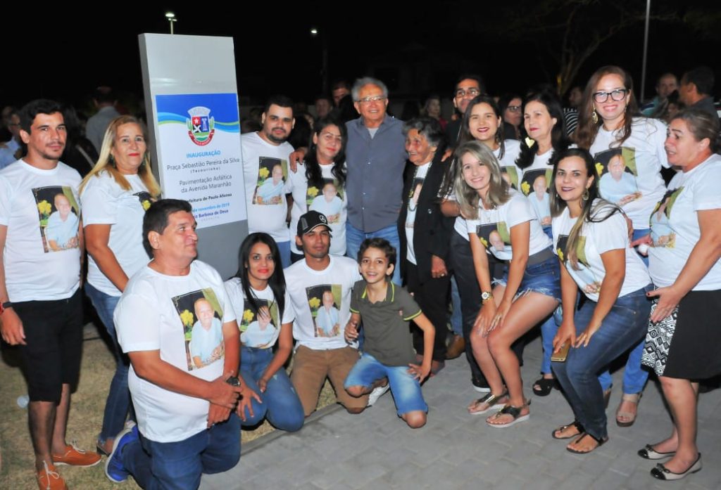 Paulo Afonso Em Noite De Festa Prefeitura Inaugura Praça E Asfalto Na